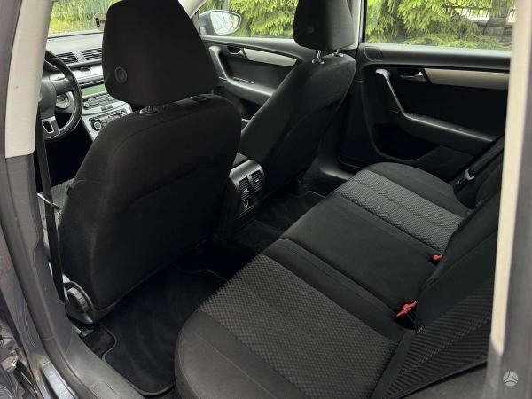 Grey Volkswagen Passat 2011 in Marijampole, with an engine capacity of 1.60 L and mileage of 140 thousand km for 6000 €, photo 8 on AUTOMOTO.COM.LV