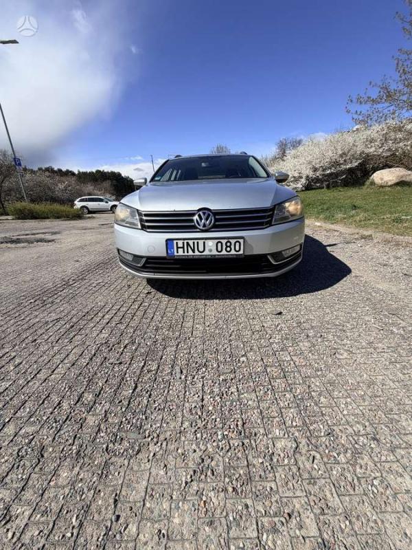 Grey Volkswagen Passat 2011 in Vilnius, with an engine capacity of 1.97 L and mileage of 118 thousand km for 5000 €, photo 1 on AUTOMOTO.COM.LV