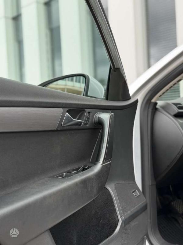 Grey Volkswagen Passat 2011 in Vilnius, with an engine capacity of 1.97 L and mileage of 330 thousand km for 5000 €, photo 9 on AUTOMOTO.COM.LV
