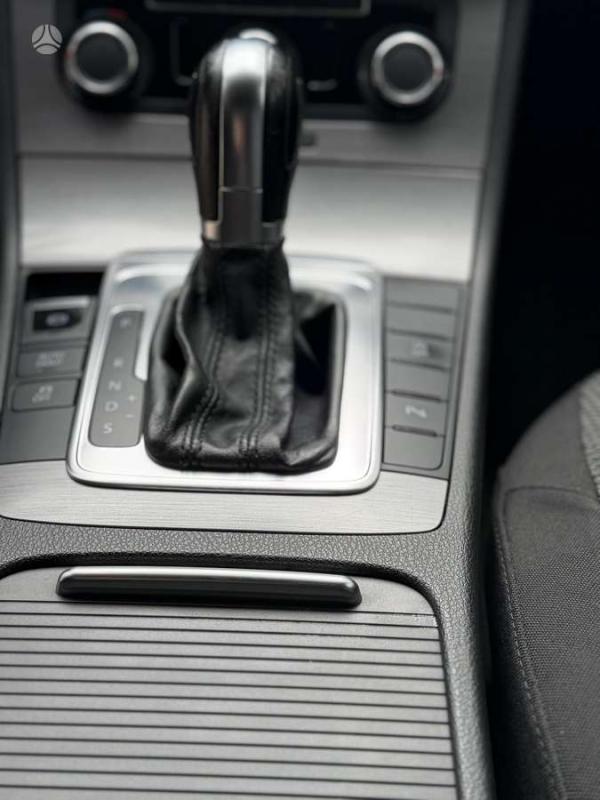 Grey Volkswagen Passat 2011 in Vilnius, with an engine capacity of 1.97 L and mileage of 330 thousand km for 5000 €, photo 10 on AUTOMOTO.COM.LV