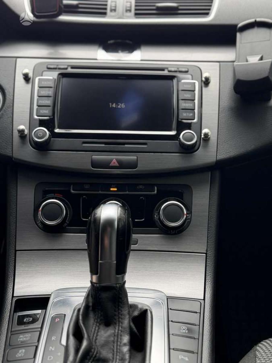 Pelēks Volkswagen Passat 2011 Viļņa, ar dzinēja tilpumu 1.97 L un nobraukumu 330 tūkst. km par 5000 €, foto 12 vietnē AUTOMOTO.COM.LV