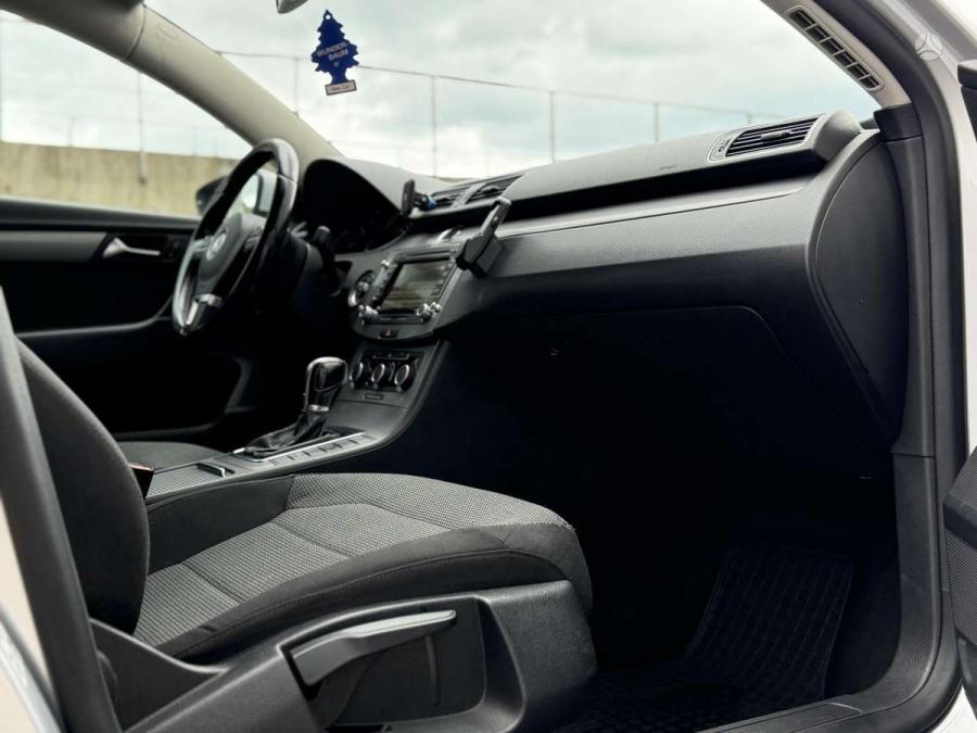 Pelēks Volkswagen Passat 2011 Viļņa, ar dzinēja tilpumu 1.97 L un nobraukumu 330 tūkst. km par 5000 €, foto 18 vietnē AUTOMOTO.COM.LV