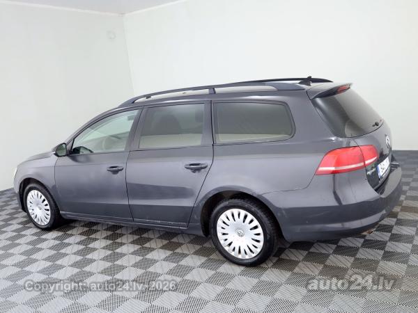 Grey Volkswagen Passat 2011 in Tallinn, with an engine capacity of 2.00 L and mileage of 288 thousand km for 1699 €, photo 4 on AUTOMOTO.COM.LV