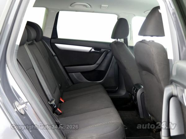 Grey Volkswagen Passat 2011 in Tallinn, with an engine capacity of 2.00 L and mileage of 288 thousand km for 1699 €, photo 7 on AUTOMOTO.COM.LV