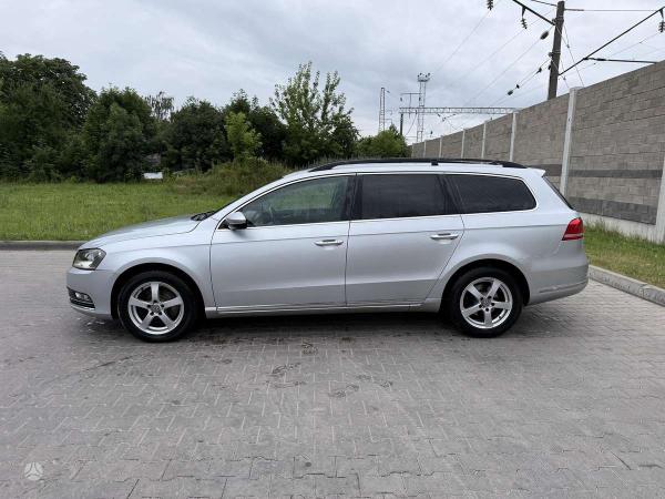 Grey Volkswagen Passat 2011 in Vilnius, with an engine capacity of 1.60 L and mileage of 249 thousand km for 4000 €, photo 3 on AUTOMOTO.COM.LV