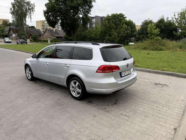 Grey Volkswagen Passat 2011 in Vilnius, with an engine capacity of 1.60 L and mileage of 249 thousand km for 4000 €, photo 4 on AUTOMOTO.COM.LV