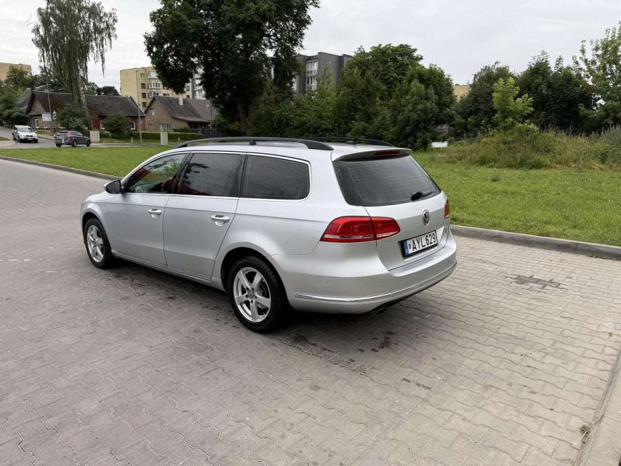 Grey Volkswagen Passat 2011 in Vilnius, with an engine capacity of 1.60 L and mileage of 249 thousand km for 4000 €, photo 5 on AUTOMOTO.COM.LV