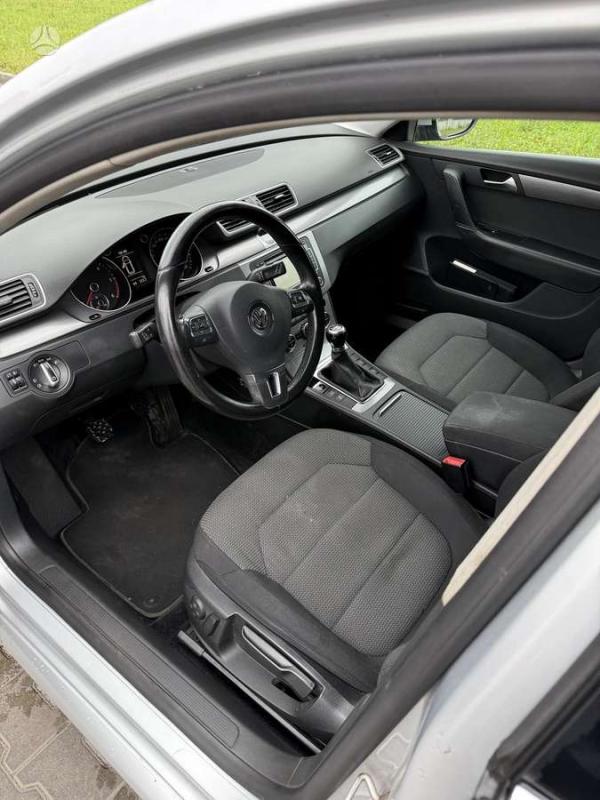 Grey Volkswagen Passat 2011 in Vilnius, with an engine capacity of 1.60 L and mileage of 249 thousand km for 4000 €, photo 10 on AUTOMOTO.COM.LV