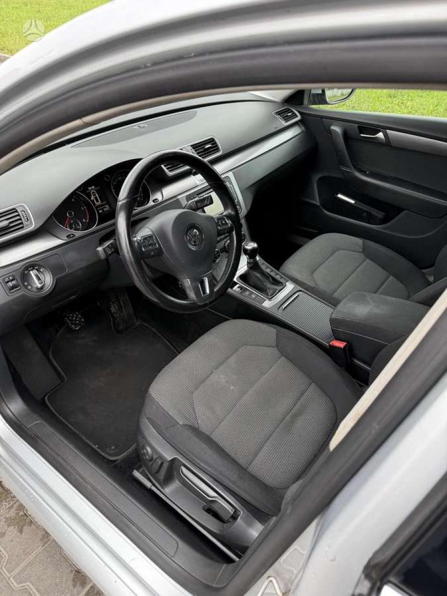 Grey Volkswagen Passat 2011 in Vilnius, with an engine capacity of 1.60 L and mileage of 249 thousand km for 4000 €, photo 11 on AUTOMOTO.COM.LV