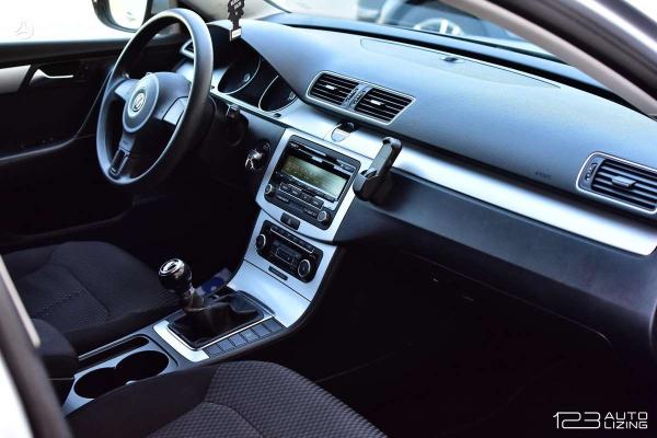 Pelēks Volkswagen Passat 2011 Kretinga, ar dzinēja tilpumu 1.60 L un nobraukumu 274 tūkst. km par 4999 €, foto 2 vietnē AUTOMOTO.COM.LV