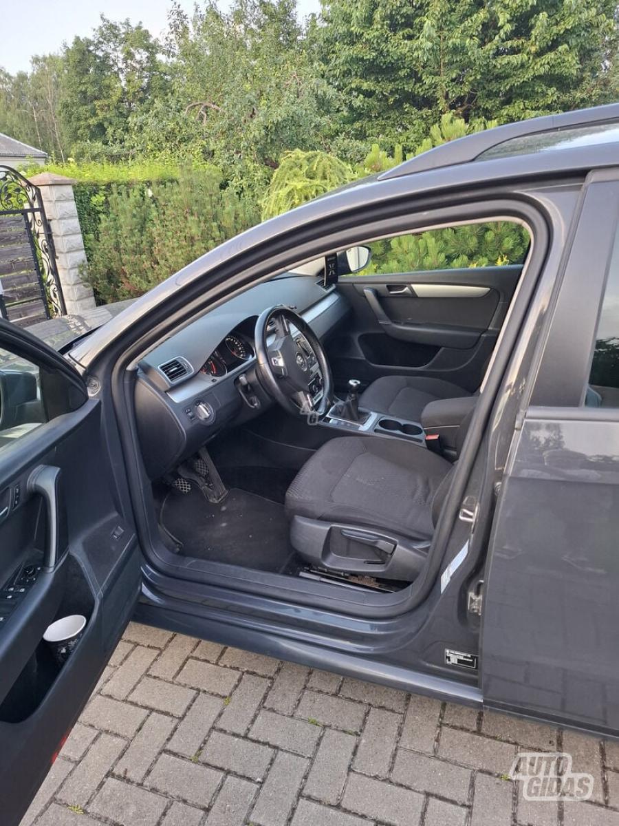 Pelēks Volkswagen Passat 2011 Viļņa, ar dzinēja tilpumu 1.60 L un nobraukumu 327 tūkst. km par 3800 €, foto 8 vietnē AUTOMOTO.COM.LV