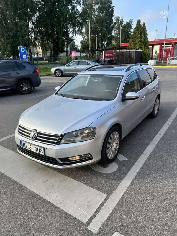 Grey Volkswagen Passat 2011 in Silute, with an engine capacity of 1.60 L and mileage of 220 thousand km for 4300 €, photo 1 on AUTOMOTO.COM.LV