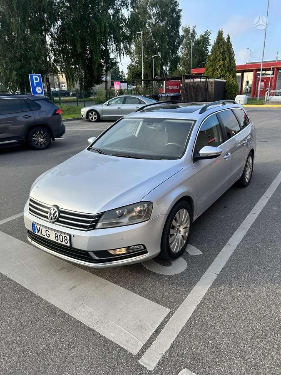 Grey Volkswagen Passat 2011 in Silute, with an engine capacity of 1.60 L and mileage of 220 thousand km for 4300 €, photo 1 on AUTOMOTO.COM.LV