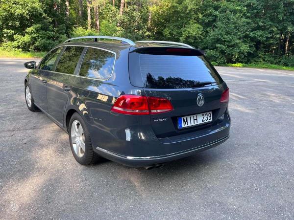 Pelēks Volkswagen Passat 2011 Viļņa, ar dzinēja tilpumu 1.39 L un nobraukumu 219 tūkst. km par 3700 €, foto 1 vietnē AUTOMOTO.COM.LV