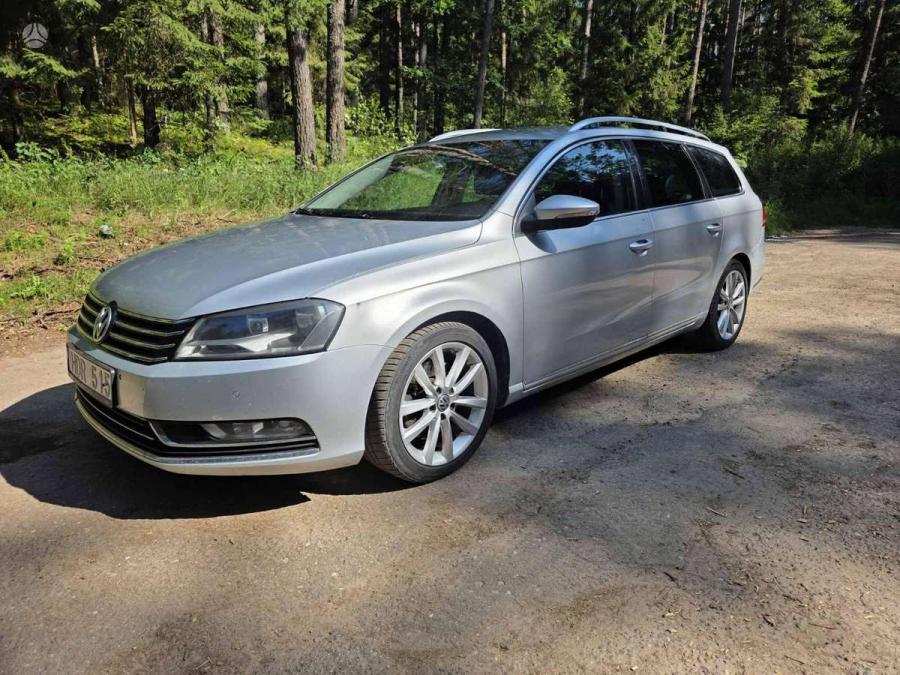 Grey Volkswagen Passat 2011 in Vilnius, with an engine capacity of 2.00 L and mileage of 265 thousand km for 4400 €, photo 1 on AUTOMOTO.COM.LV