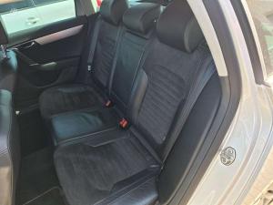 Grey Volkswagen Passat 2011 in Vilnius, with an engine capacity of 2.00 L and mileage of 265 thousand km for 4400 €, photo 14 on AUTOMOTO.COM.LV