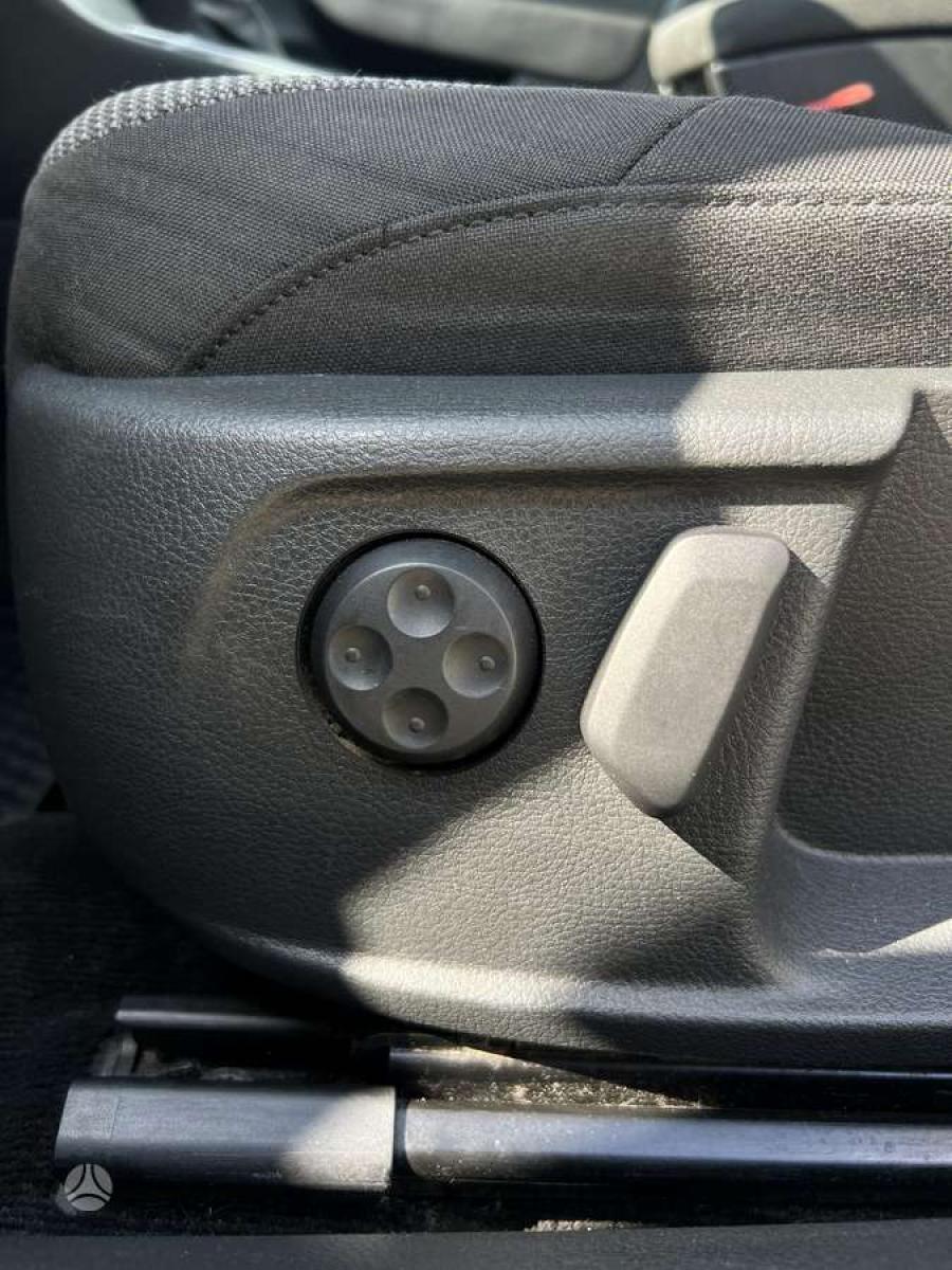 Pelēks Volkswagen Passat 2011 Kauņa, ar dzinēja tilpumu 1.39 L un nobraukumu 237 tūkst. km par 4650 €, foto 13 vietnē AUTOMOTO.COM.LV