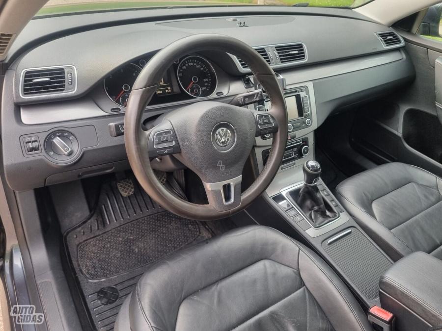 Pelēks Volkswagen Passat 2011 Ignalina, ar dzinēja tilpumu 1.90 L un nobraukumu 212 tūkst. km par 4650 €, foto 14 vietnē AUTOMOTO.COM.LV