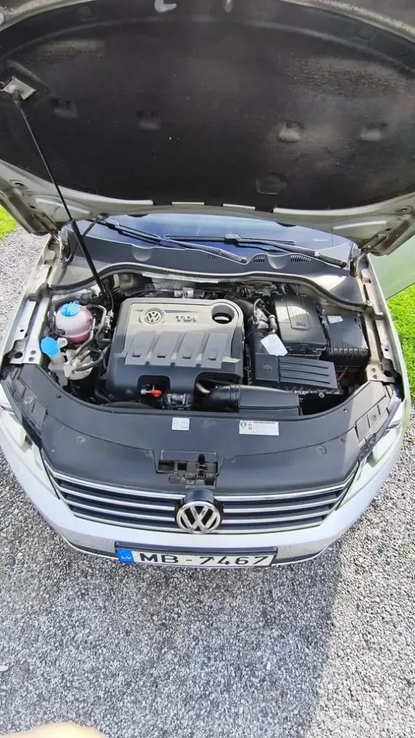 Pelēks Volkswagen Passat 2011 Bauska, ar dzinēja tilpumu 2.00 L un nobraukumu 294 tūkst. km par 3600 €, foto 1 vietnē AUTOMOTO.COM.LV