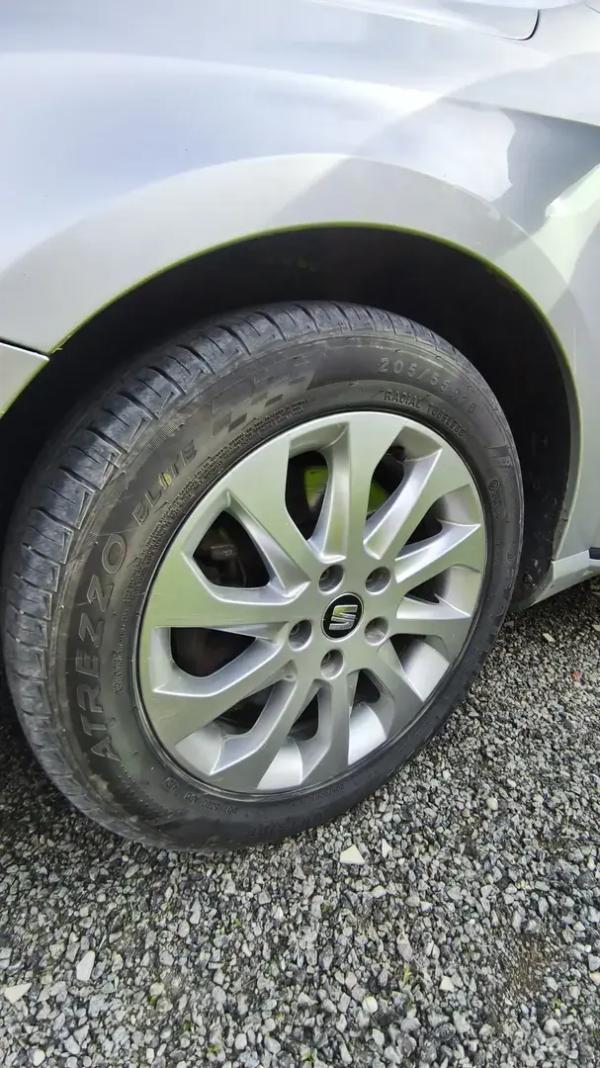 Pelēks Volkswagen Passat 2011 Bauska, ar dzinēja tilpumu 2.00 L un nobraukumu 294 tūkst. km par 3600 €, foto 3 vietnē AUTOMOTO.COM.LV