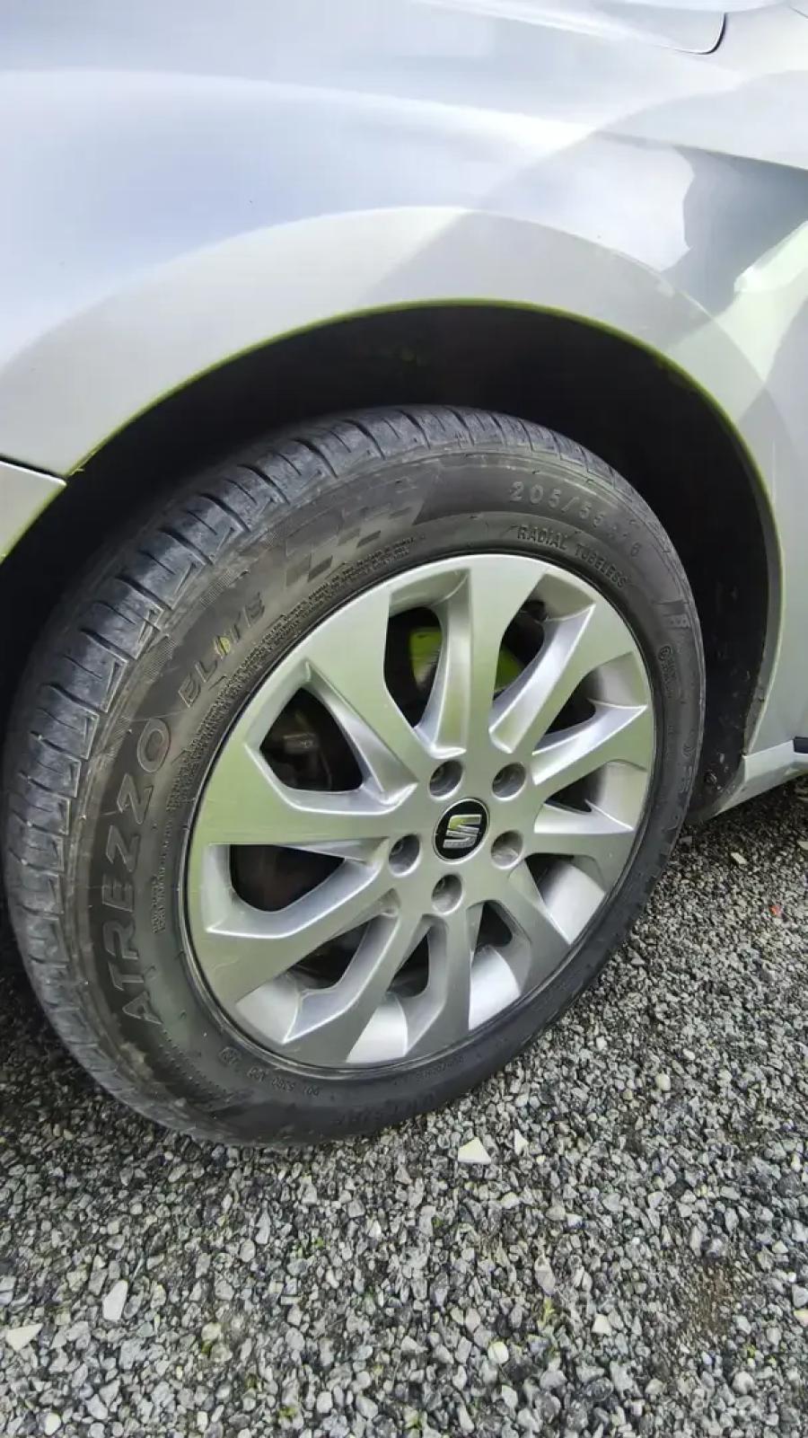 Pelēks Volkswagen Passat 2011 Bauska, ar dzinēja tilpumu 2.00 L un nobraukumu 294 tūkst. km par 3600 €, foto 4 vietnē AUTOMOTO.COM.LV