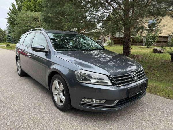 Grey Volkswagen Passat 2011 in Marijampole, with an engine capacity of 1.60 L and mileage of 140 thousand km for 5600 €, photo 1 on AUTOMOTO.COM.LV