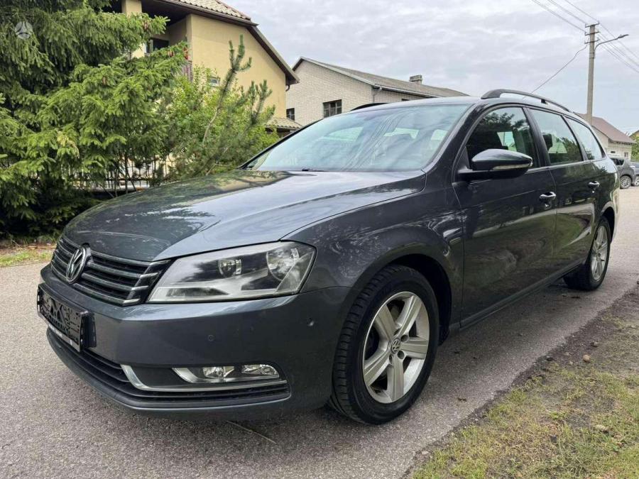 Pelēks Volkswagen Passat 2011 Marijampole, ar dzinēja tilpumu 1.60 L un nobraukumu 140 tūkst. km par 5600 €, foto 4 vietnē AUTOMOTO.COM.LV