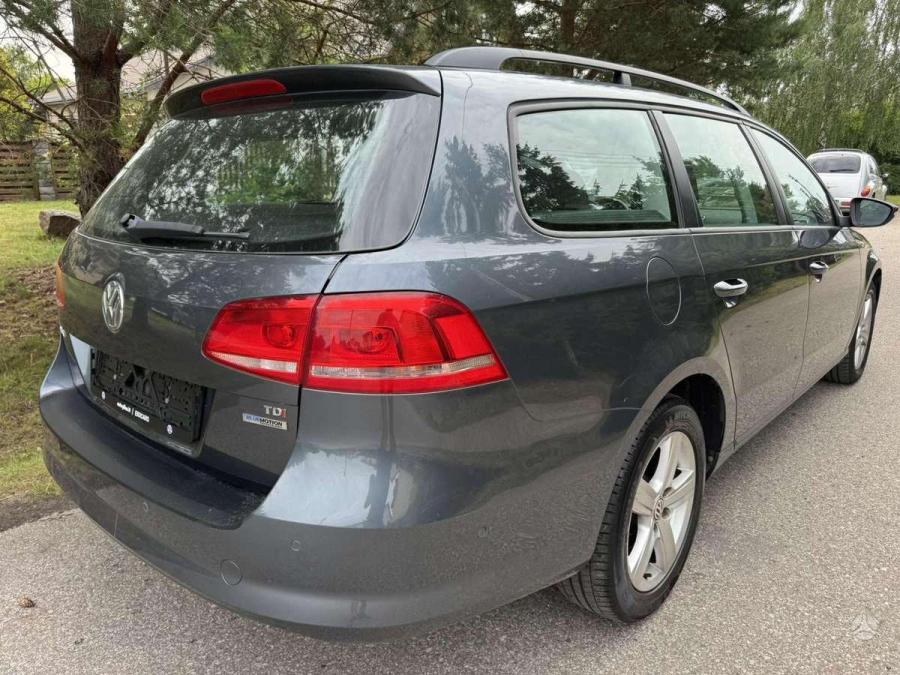 Pelēks Volkswagen Passat 2011 Marijampole, ar dzinēja tilpumu 1.60 L un nobraukumu 140 tūkst. km par 5600 €, foto 6 vietnē AUTOMOTO.COM.LV