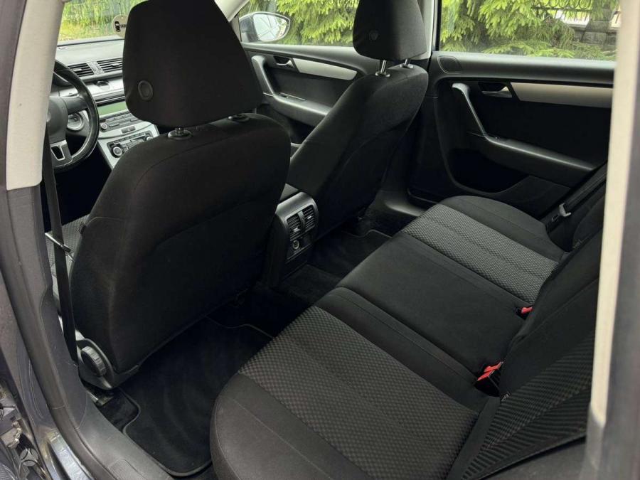 Pelēks Volkswagen Passat 2011 Marijampole, ar dzinēja tilpumu 1.60 L un nobraukumu 140 tūkst. km par 5600 €, foto 9 vietnē AUTOMOTO.COM.LV