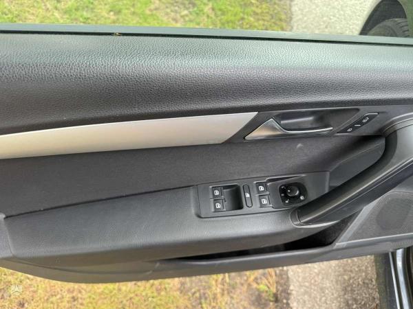 Grey Volkswagen Passat 2011 in Marijampole, with an engine capacity of 1.60 L and mileage of 140 thousand km for 5600 €, photo 9 on AUTOMOTO.COM.LV