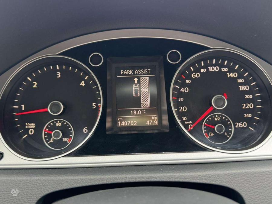 Pelēks Volkswagen Passat 2011 Marijampole, ar dzinēja tilpumu 1.60 L un nobraukumu 140 tūkst. km par 5600 €, foto 17 vietnē AUTOMOTO.COM.LV