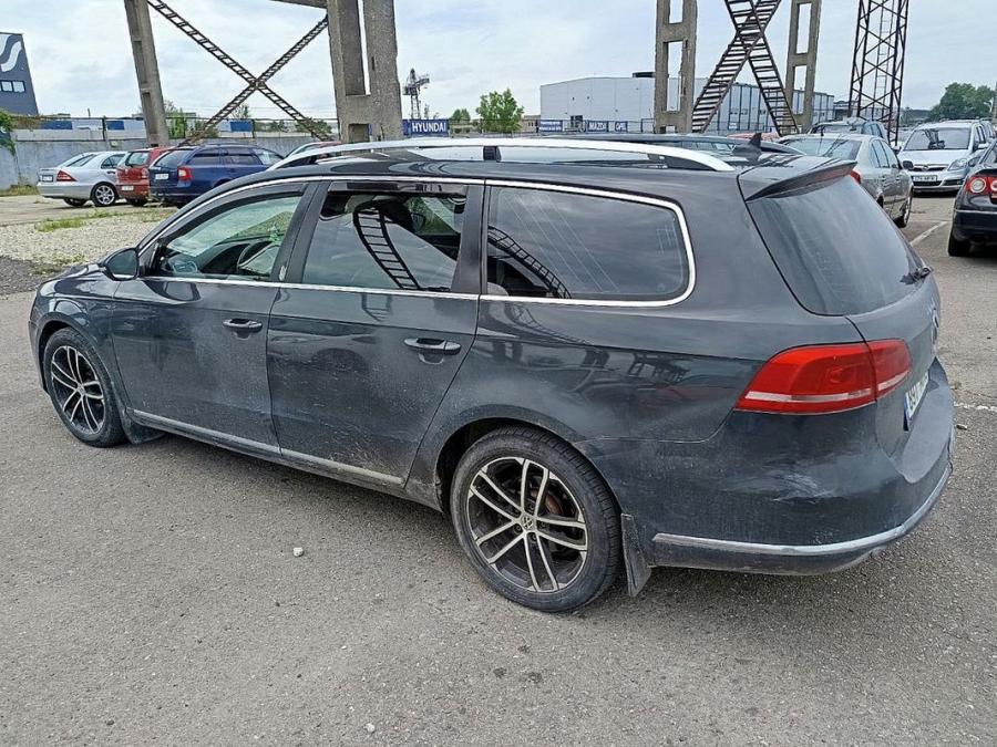 Grey Volkswagen Passat 2011 in Tallinn, with an engine capacity of 1.40 L and mileage of 362 thousand km for 1598 €, photo 12 on AUTOMOTO.COM.LV