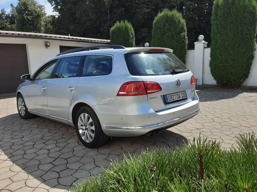 Grey Volkswagen Passat 2011 in Kazlu Ruda, with an engine capacity of 1.97 L and mileage of 383 thousand km for 3900 €, photo 4 on AUTOMOTO.COM.LV
