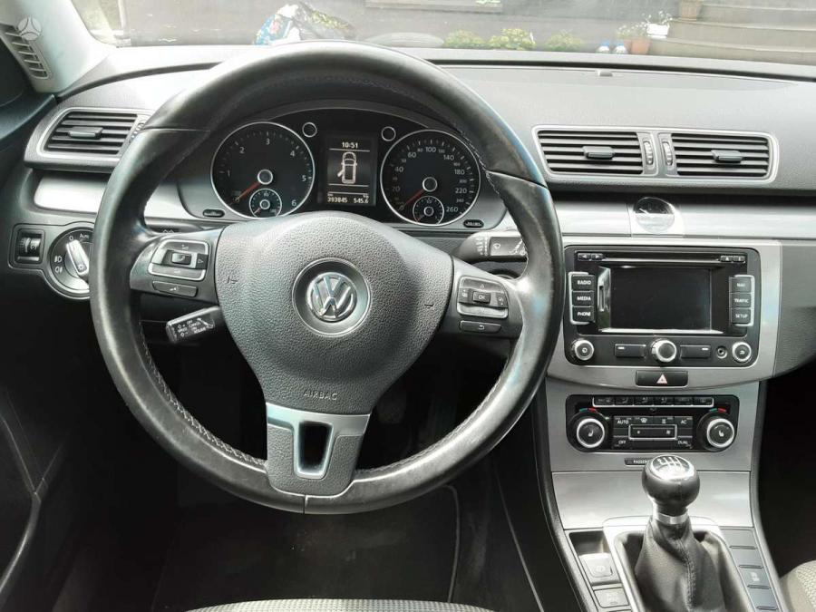 Grey Volkswagen Passat 2011 in Kazlu Ruda, with an engine capacity of 1.97 L and mileage of 383 thousand km for 3900 €, photo 18 on AUTOMOTO.COM.LV