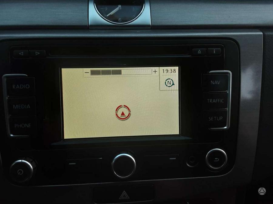 Grey Volkswagen Passat 2011 in Kazlu Ruda, with an engine capacity of 1.97 L and mileage of 383 thousand km for 3900 €, photo 22 on AUTOMOTO.COM.LV