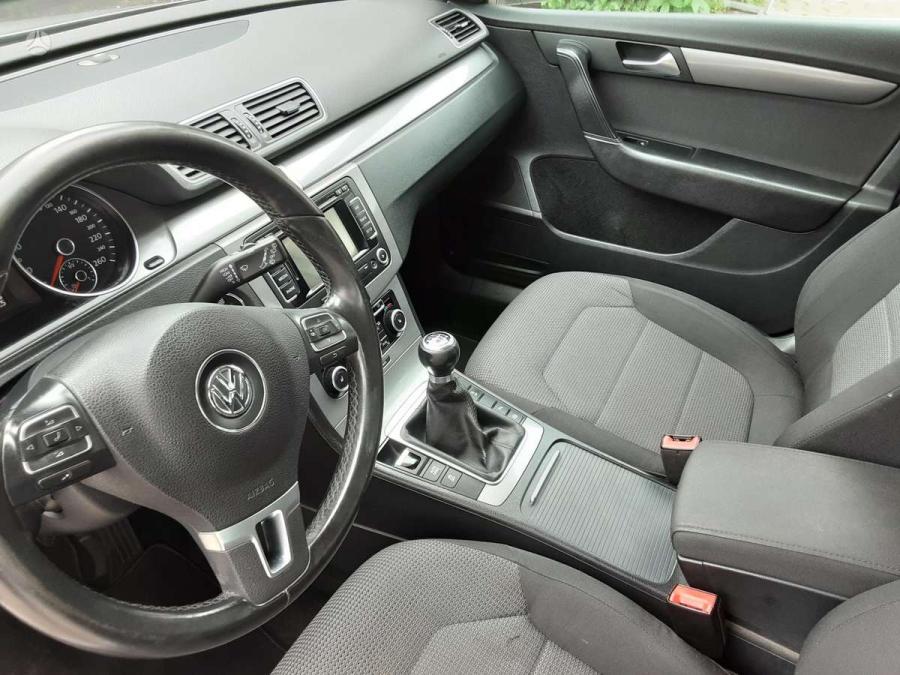 Grey Volkswagen Passat 2011 in Kazlu Ruda, with an engine capacity of 1.97 L and mileage of 383 thousand km for 3900 €, photo 25 on AUTOMOTO.COM.LV