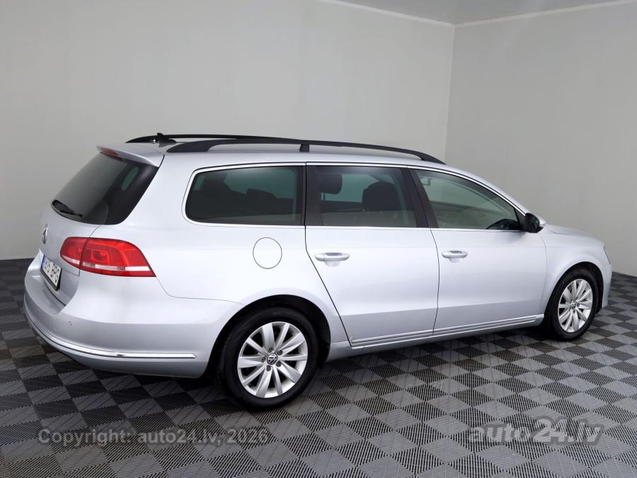 Grey Volkswagen Passat 2011 in Tallinn, with an engine capacity of 1.60 L and mileage of 359 thousand km for 2699 €, photo 4 on AUTOMOTO.COM.LV