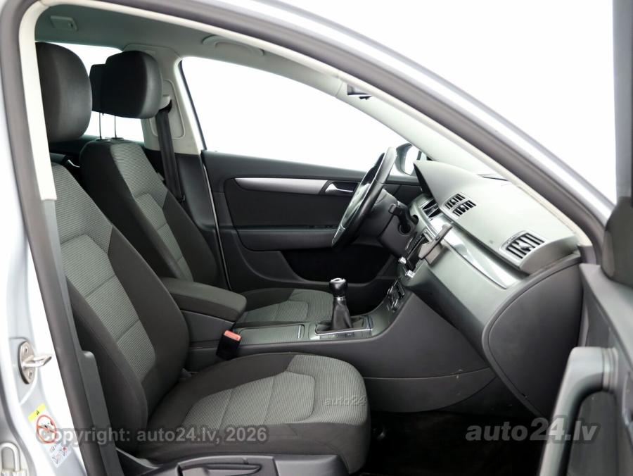 Grey Volkswagen Passat 2011 in Tallinn, with an engine capacity of 1.60 L and mileage of 359 thousand km for 2699 €, photo 7 on AUTOMOTO.COM.LV