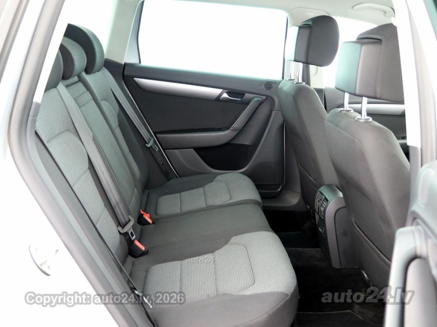 Grey Volkswagen Passat 2011 in Tallinn, with an engine capacity of 1.60 L and mileage of 359 thousand km for 2699 €, photo 8 on AUTOMOTO.COM.LV