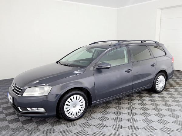 Grey Volkswagen Passat 2011 in Tallinn, with an engine capacity of 2.00 L and mileage of 288 thousand km for 1499 €, photo 9 on AUTOMOTO.COM.LV