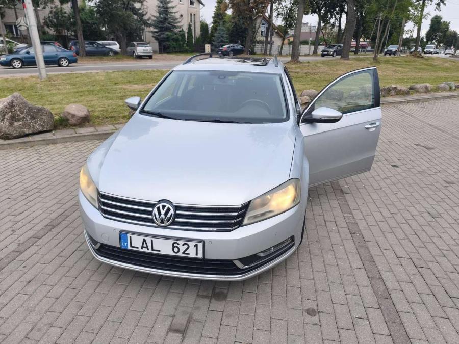 Grey Volkswagen Passat 2011 in Kaunas, with an engine capacity of 1.60 L and mileage of 260 thousand km for 3000 €, photo 3 on AUTOMOTO.COM.LV