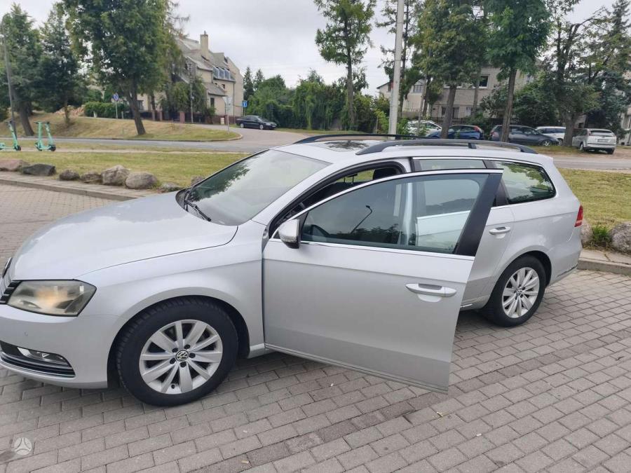Grey Volkswagen Passat 2011 in Kaunas, with an engine capacity of 1.60 L and mileage of 260 thousand km for 3000 €, photo 4 on AUTOMOTO.COM.LV