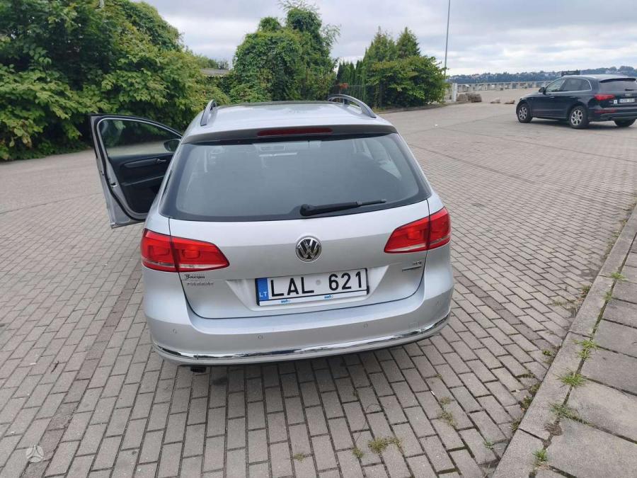 Grey Volkswagen Passat 2011 in Kaunas, with an engine capacity of 1.60 L and mileage of 260 thousand km for 3000 €, photo 6 on AUTOMOTO.COM.LV