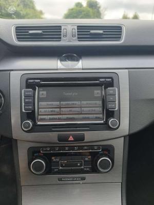 Grey Volkswagen Passat 2011 in Kaunas, with an engine capacity of 1.60 L and mileage of 260 thousand km for 3000 €, photo 10 on AUTOMOTO.COM.LV