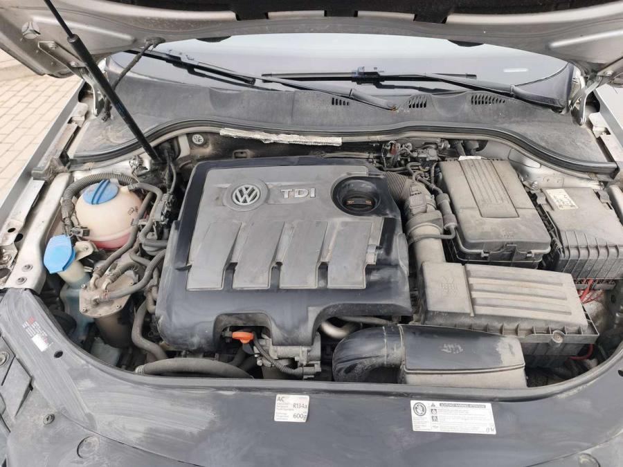Grey Volkswagen Passat 2011 in Kaunas, with an engine capacity of 1.60 L and mileage of 260 thousand km for 3000 €, photo 12 on AUTOMOTO.COM.LV