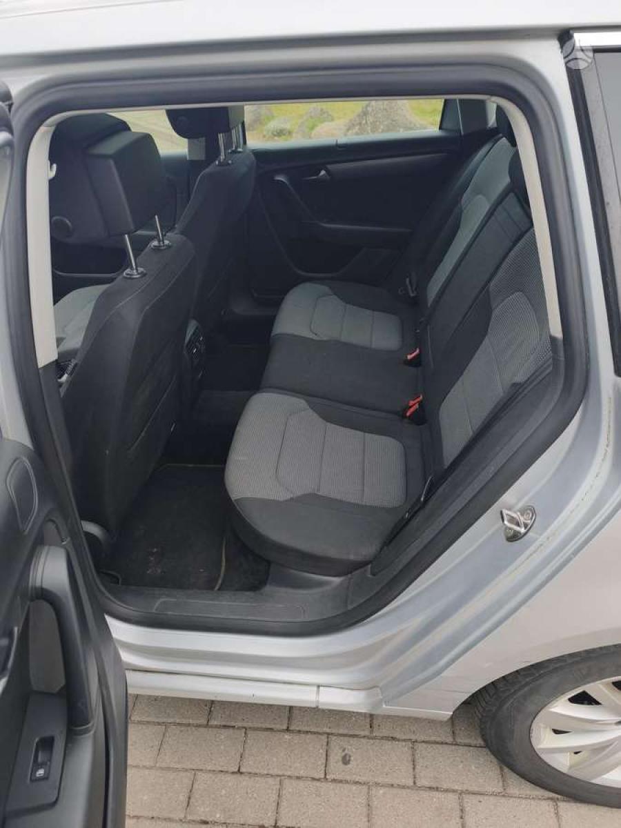 Grey Volkswagen Passat 2011 in Kaunas, with an engine capacity of 1.60 L and mileage of 260 thousand km for 3000 €, photo 14 on AUTOMOTO.COM.LV