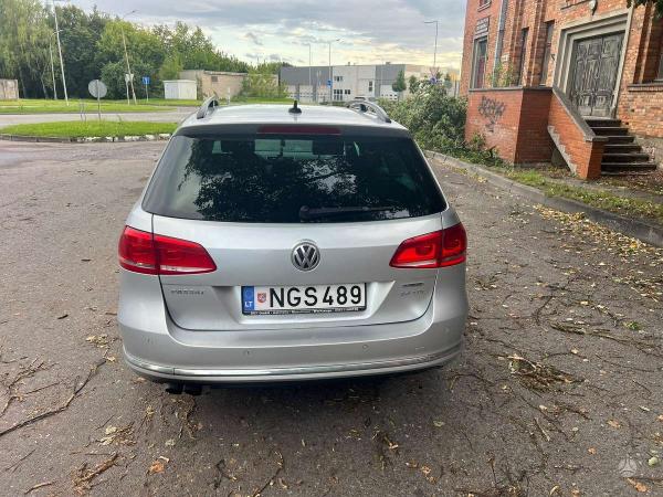 Grey Volkswagen Passat 2011 in Panevezys, with an engine capacity of 1.97 L and mileage of 350 thousand km for 2800 €, photo 4 on AUTOMOTO.COM.LV