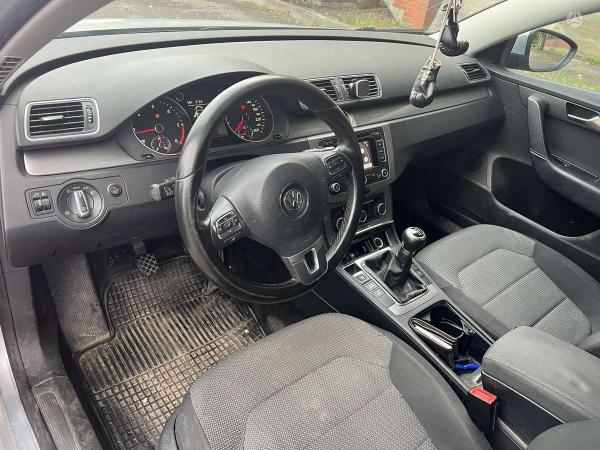 Grey Volkswagen Passat 2011 in Panevezys, with an engine capacity of 1.97 L and mileage of 350 thousand km for 2800 €, photo 6 on AUTOMOTO.COM.LV