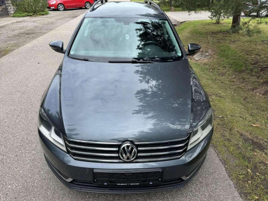 Grey Volkswagen Passat 2011 in Marijampole, with an engine capacity of 1.60 L and mileage of 140 thousand km for 4999 €, photo 3 on AUTOMOTO.COM.LV