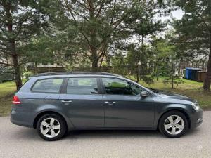 Grey Volkswagen Passat 2011 in Marijampole, with an engine capacity of 1.60 L and mileage of 140 thousand km for 4999 €, photo 5 on AUTOMOTO.COM.LV